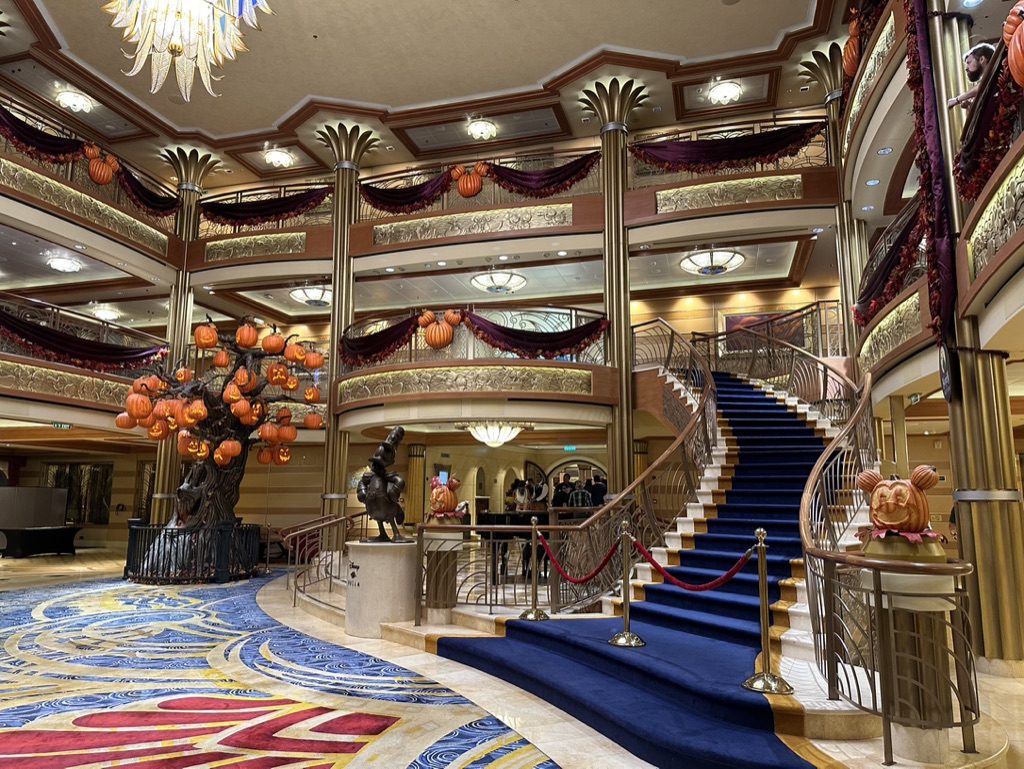WHAT’S THE DISNEY CRUISE EMBARKATION DAY LOOK LIKE?
