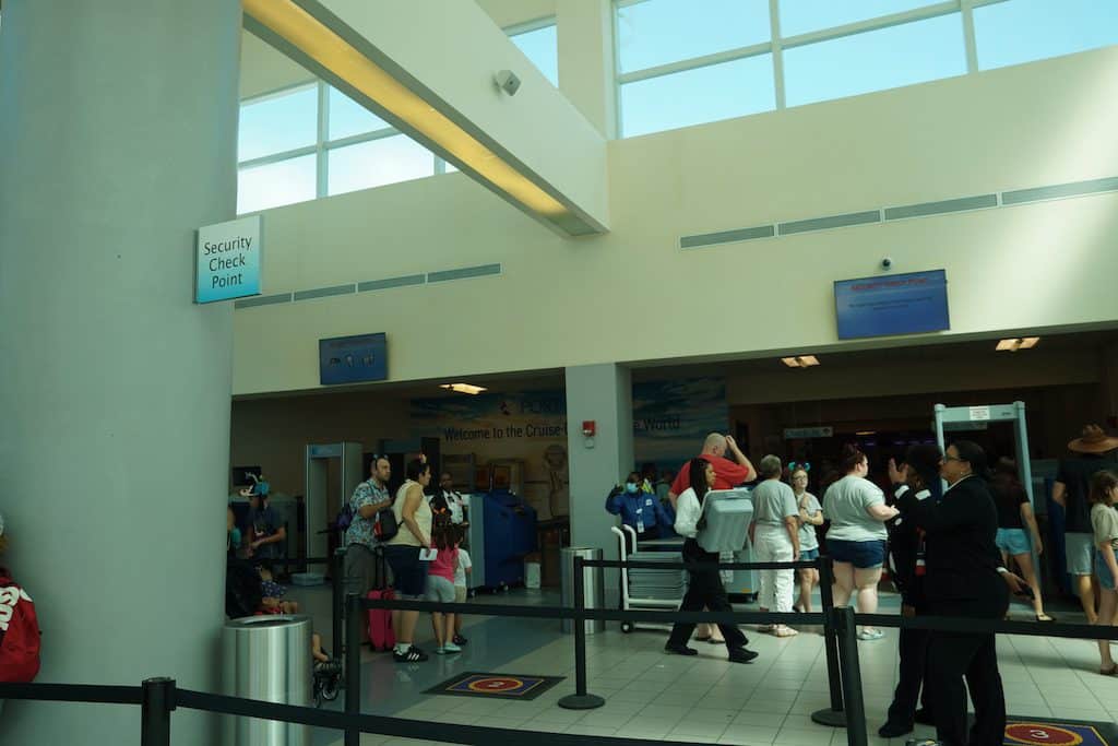 WHAT’S THE DISNEY CRUISE EMBARKATION DAY LOOK LIKE?